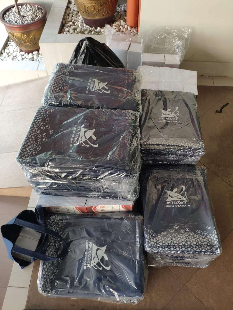 FOTO PRODUKSI seminar kit KONVEKSI TAS DAN GOODIE BAG